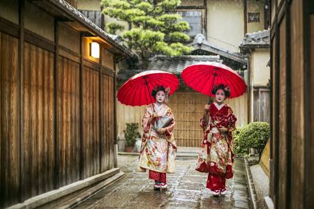 Where To See Geisha in Kyoto: Bookable Experiences, Festivals & More ...